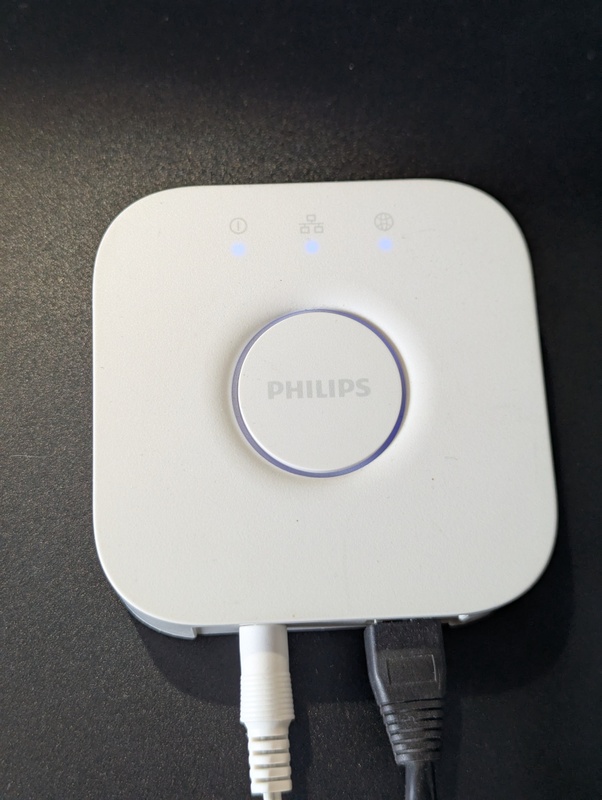 Philips Hue Bridge 2.1 / v2, model 3241312018A aangeboden - Vraag ...