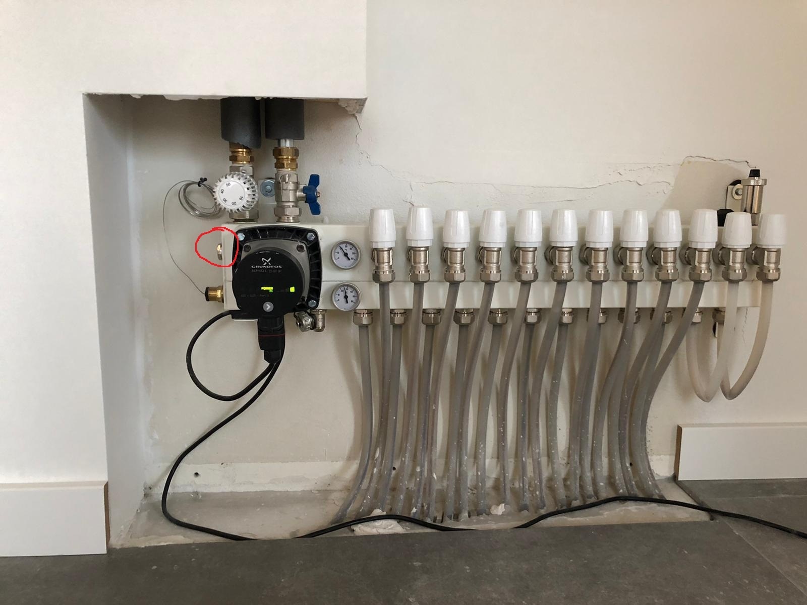 Vloerverwarming wordt niet warmer dan 24/25 graden. - Duurzame energie en installaties - GoT