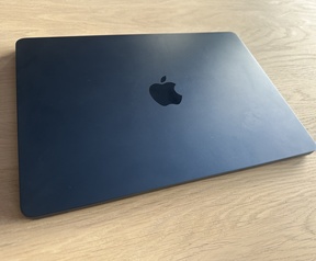 Apple MacBook Air 2022 M2 8-core, 8GB ram, 8-core GPU, 256GB ssd ...