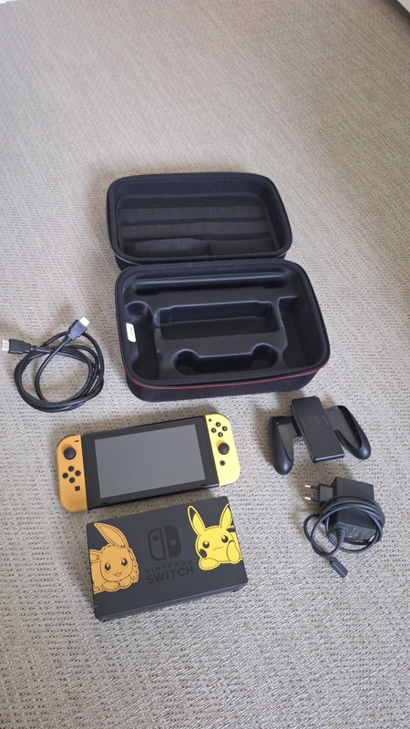 Nintendo Switch Geel + Pokemon Let's Go Eevee aangeboden - Vraag ...