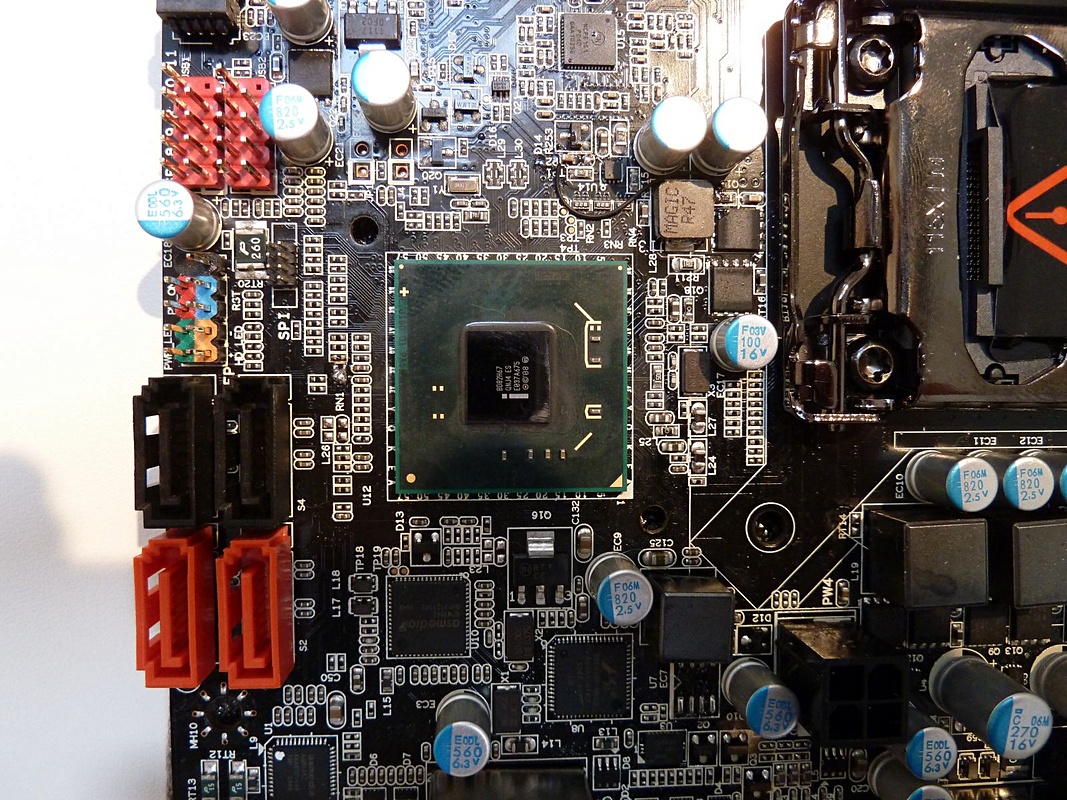 Cebit: Sapphire toont H67-moederbord met hybride graphics - Tweakers