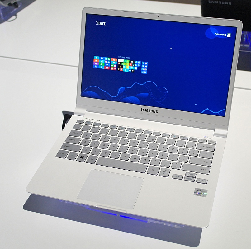 Samsung toont witte Series 9-ultrabook - Tweakers