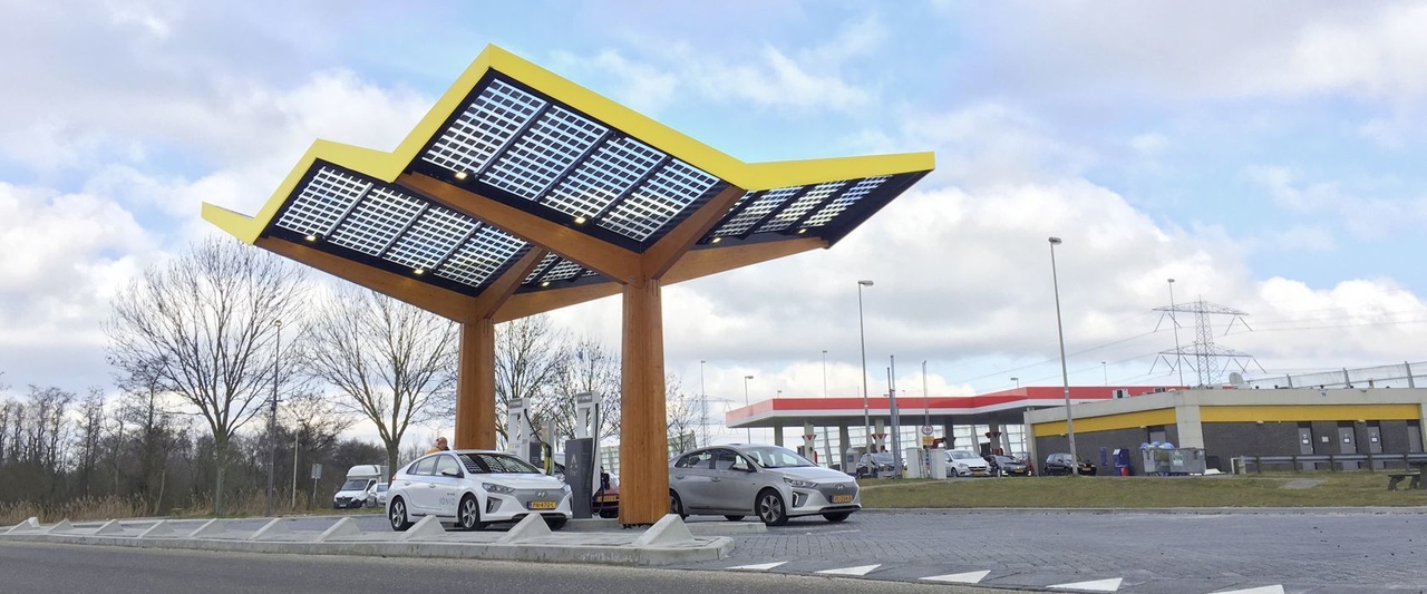 Fastned opent eerste snellaadstation met 350kW-lader in Nederland ...