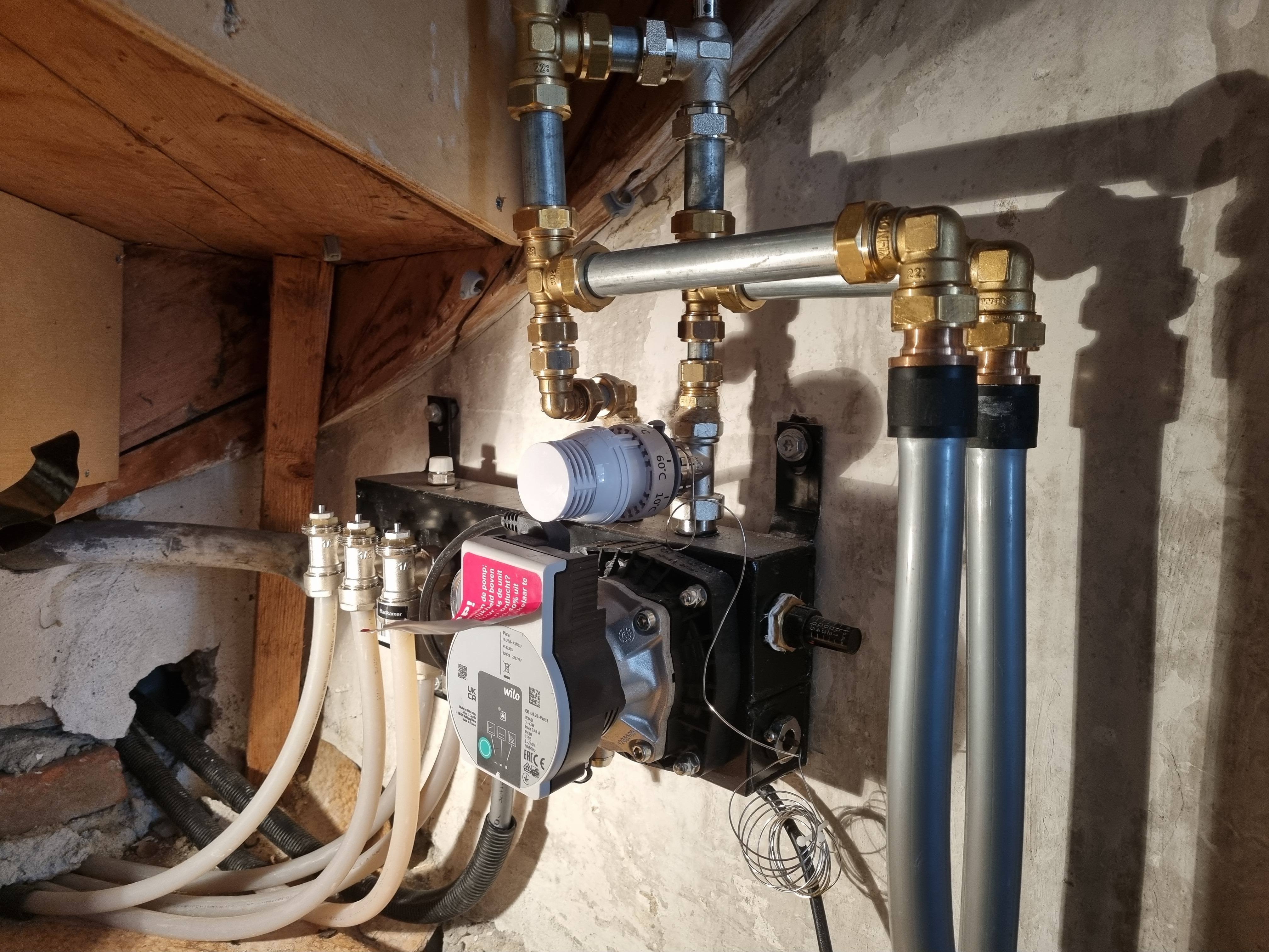 Vloerverwarming - vloer in badkamer niet warm - Duurzame energie en installaties - GoT