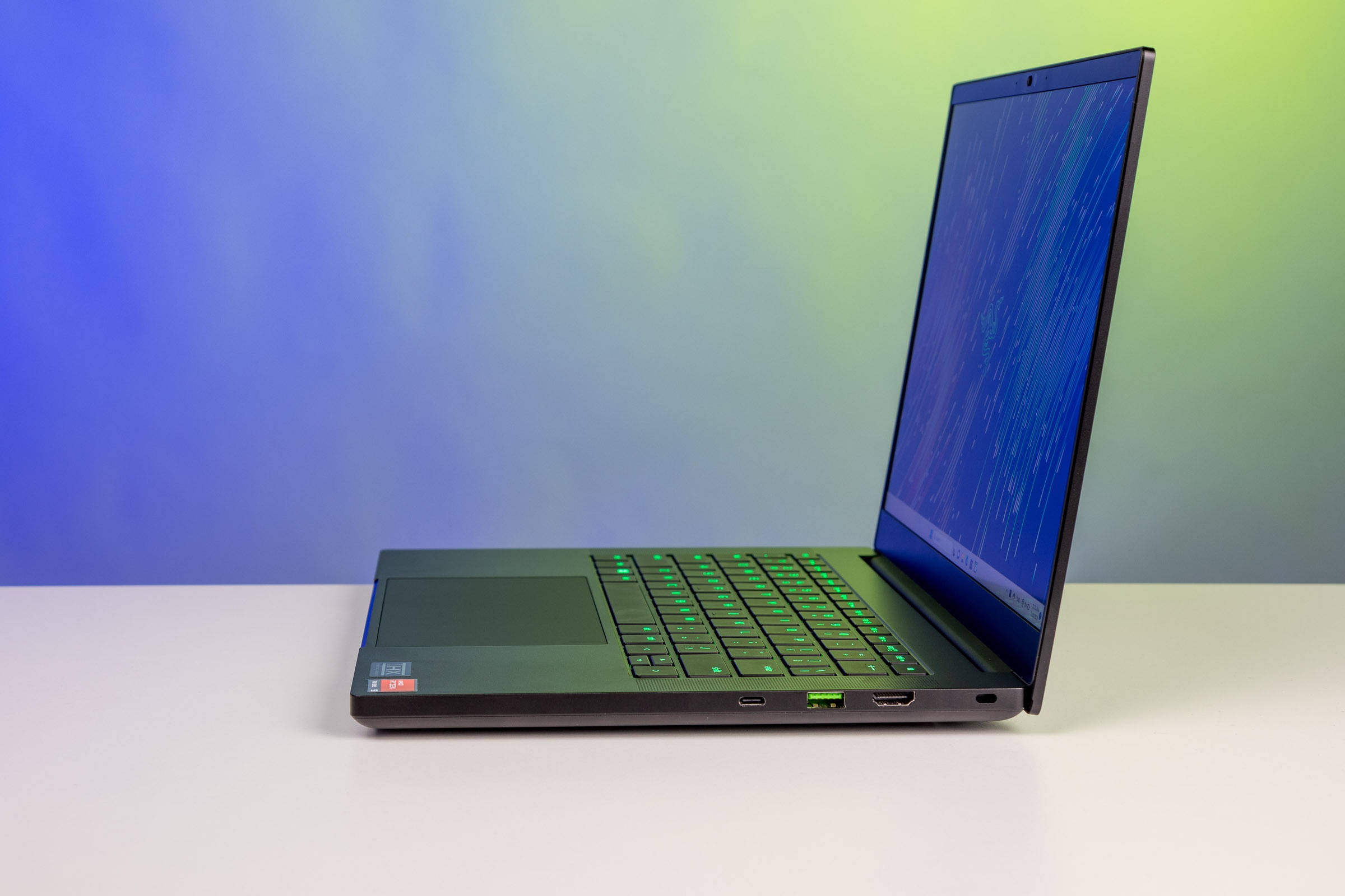 Razer Blade 14 Review - AMD Zen 4 en RTX4070 - Tweakers