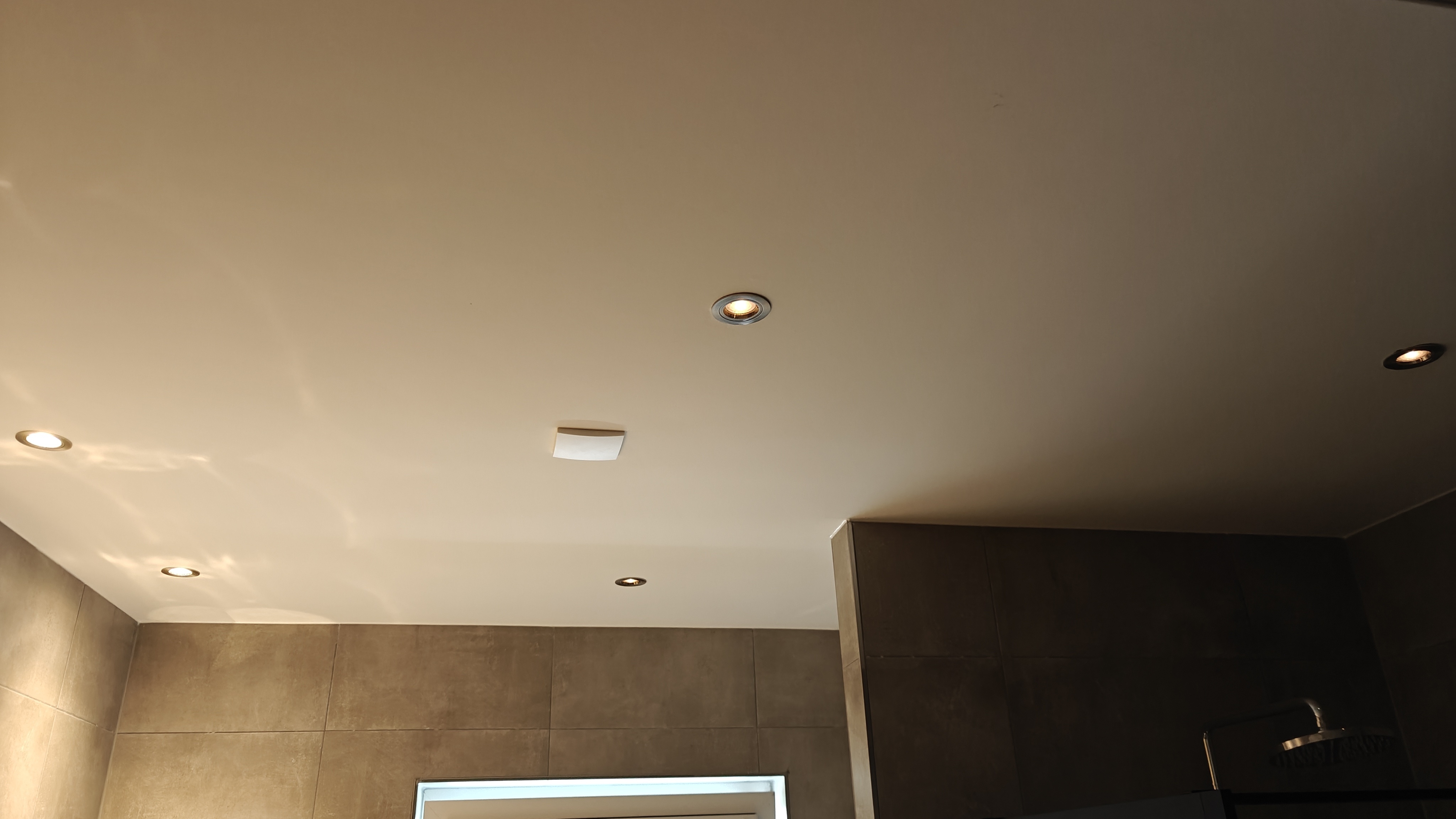 5 spotjes met 2 schakeldraden op 1 dimmer - Duurzame energie en ...
