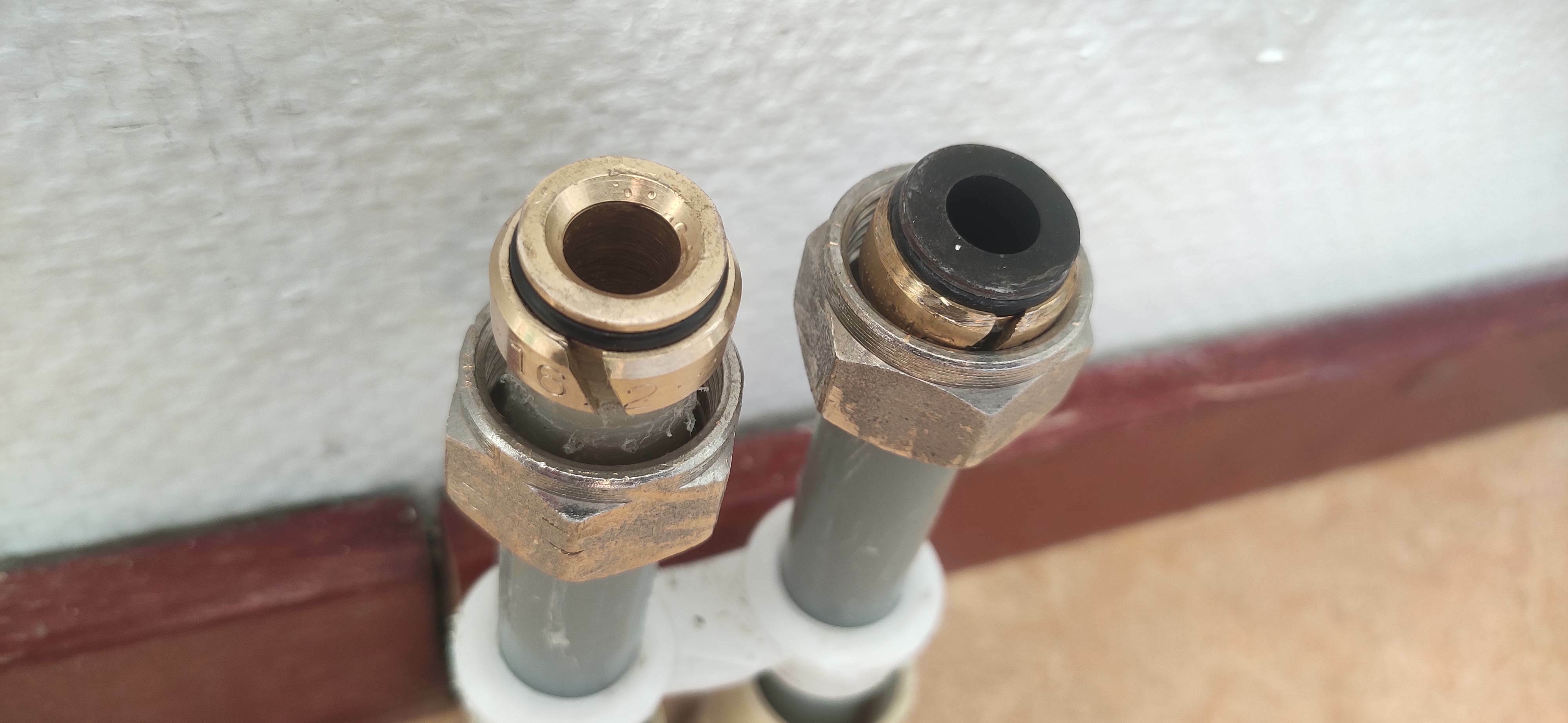 Lekkage bij leiding naar Radiator, goedkope reparatie - Duurzame ...