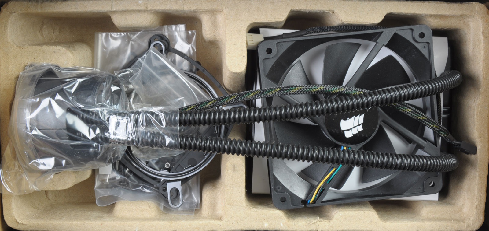 Corsairs H70-processorkoeler getest - Review - Tweakers