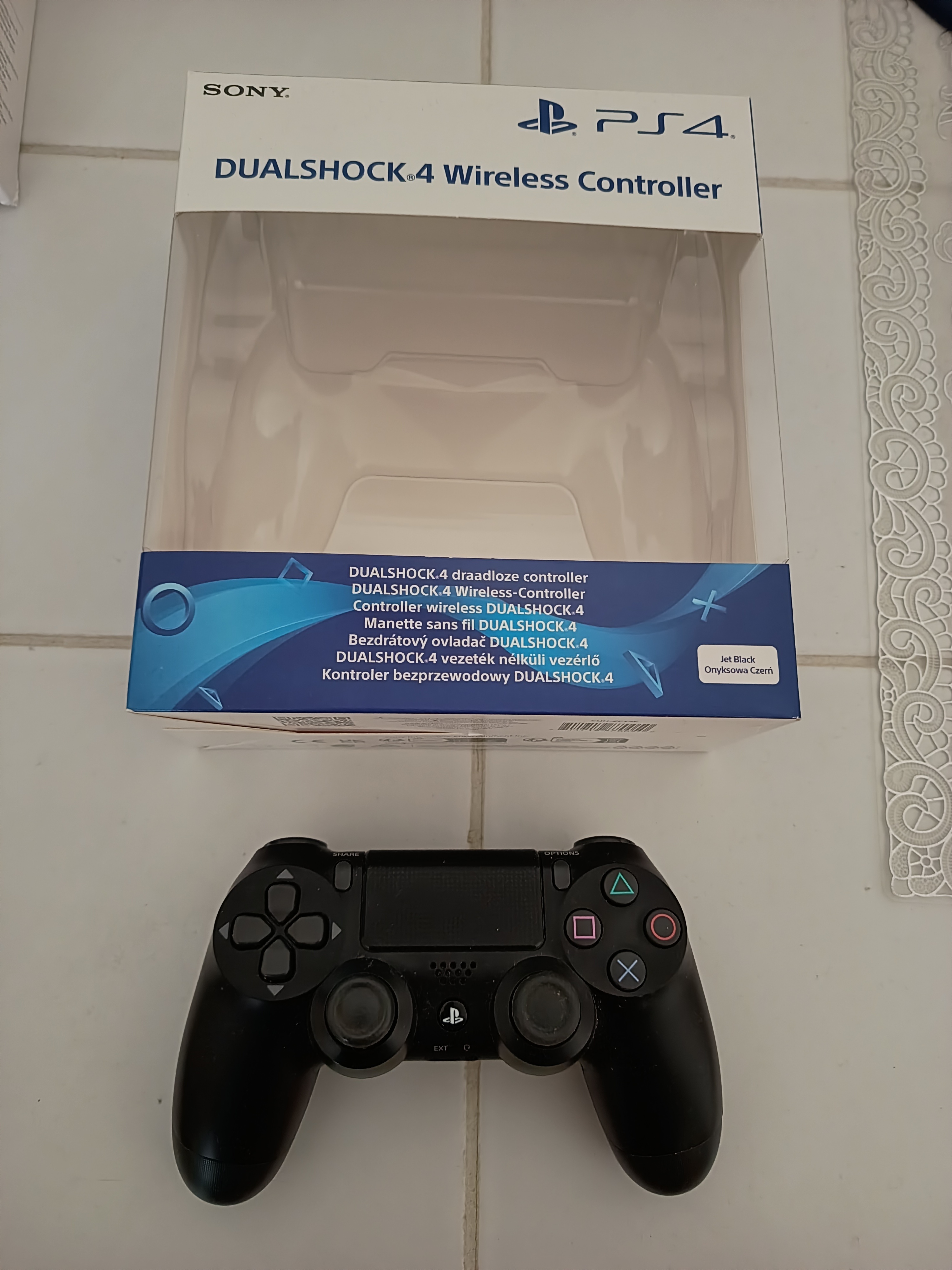 Sony PlayStation Dualshock 4 Controller (V2) Zwart aangeboden - Vraag ...