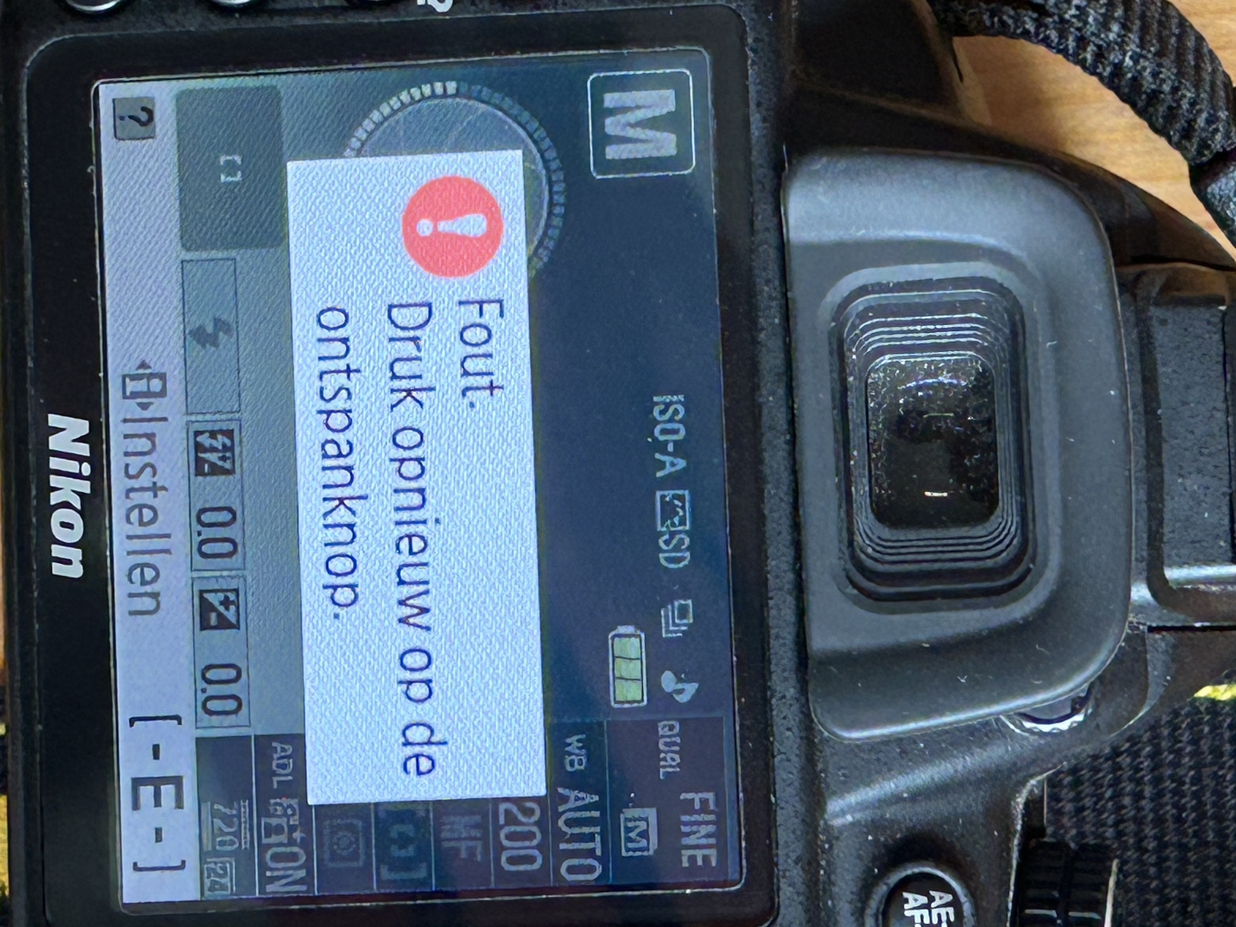 Nikon D3100 geeft storing: zelf op te lossen? Repareren? - Foto- en ...