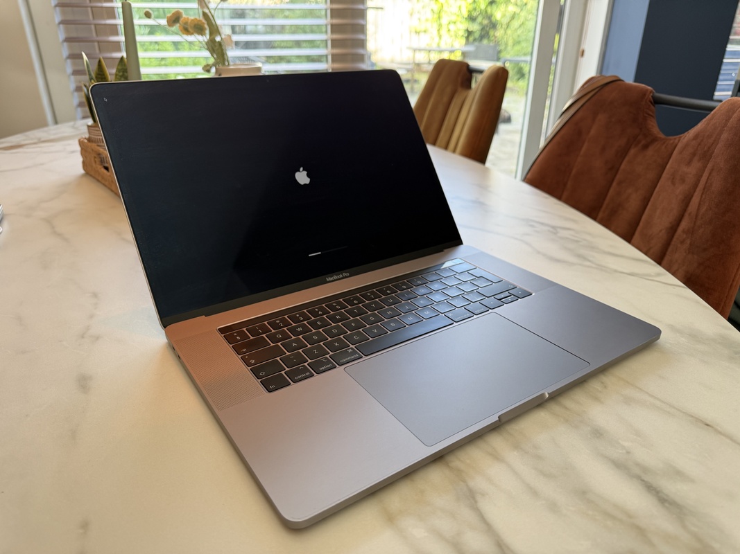 Apple MacBook Pro 2018 15,4" i7 2,2 GHz, 32GB RAM, 512GB (Qwerty ...