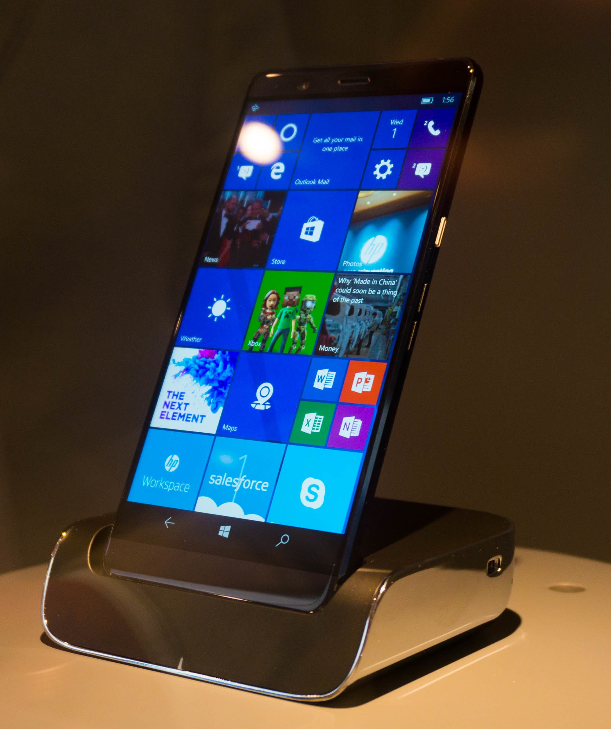 HP toont geheime smartphone met Windows 10 Mobile op telecombeurs MWC ...