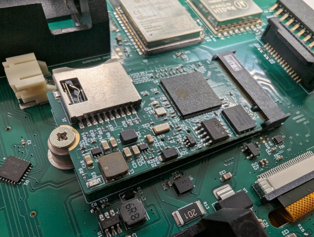 Dit is de WHY2025-badge met twee ESP32's en een loramodule - Computer ...