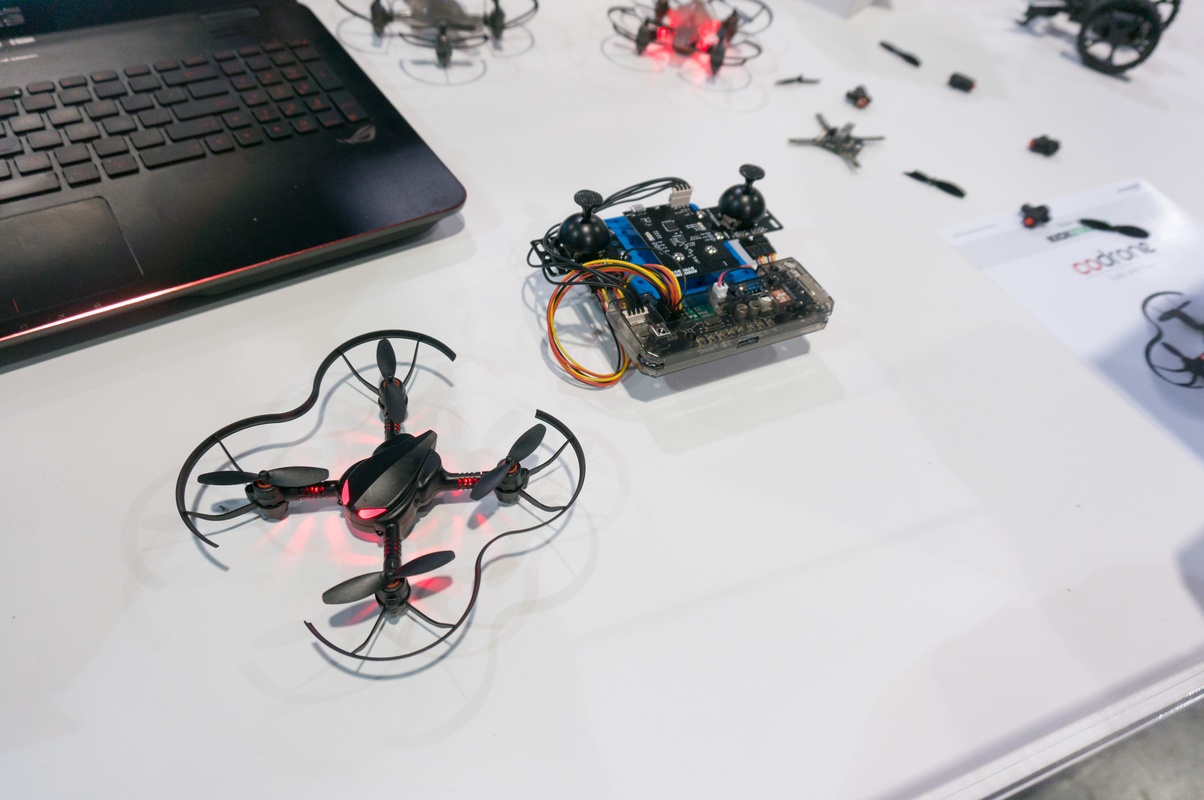 CoDrone wil jongeren drones leren programmeren met zelfbouwkit en ...