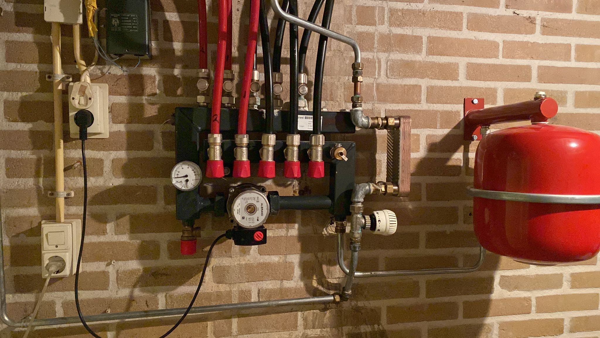 Vloerverwarming blijft koud ook na vervangen warmtewisselaar - Duurzame energie en installaties ...