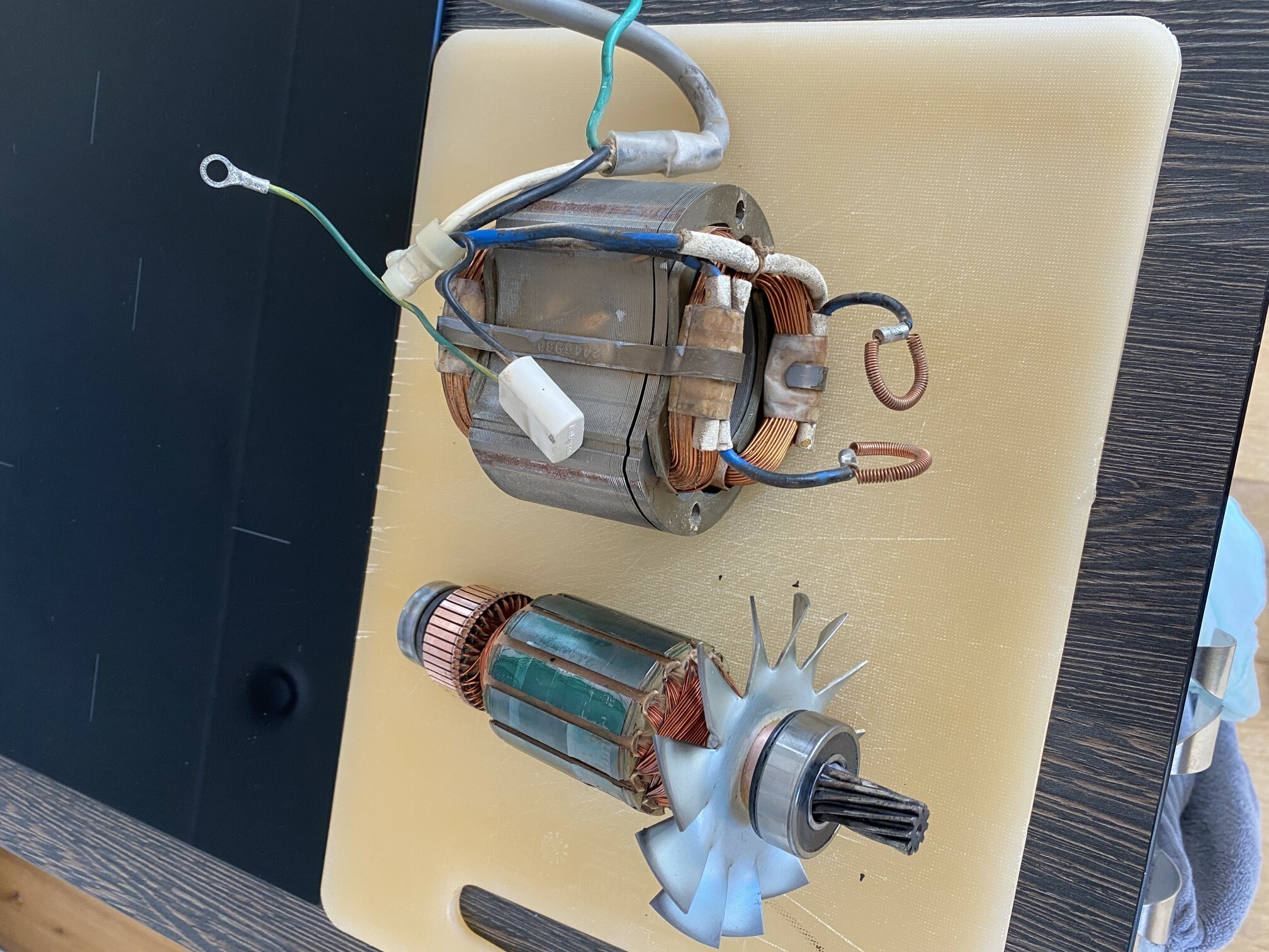 elektro motor defect (doormeten) - Modding, mechanica en elektronica - GoT