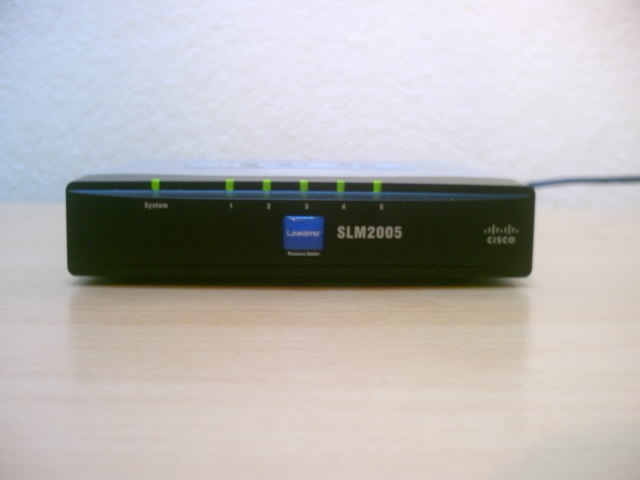Linksys SLM2005 5-port 10/100/1000 Gigabit Smart Switch with PD and AC ...