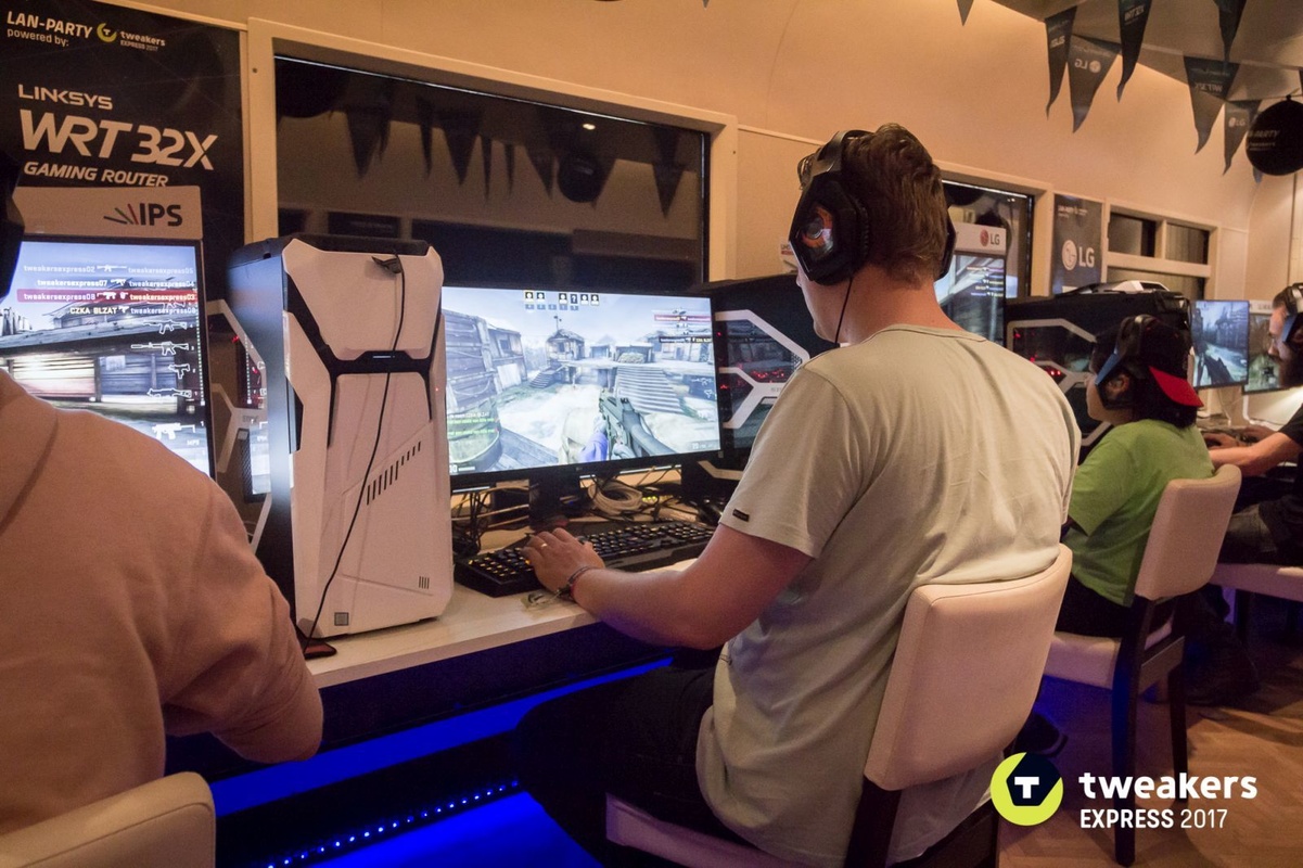 Verslag van Tweakers Express 2017: vr-games in de trein naar gamescom ...