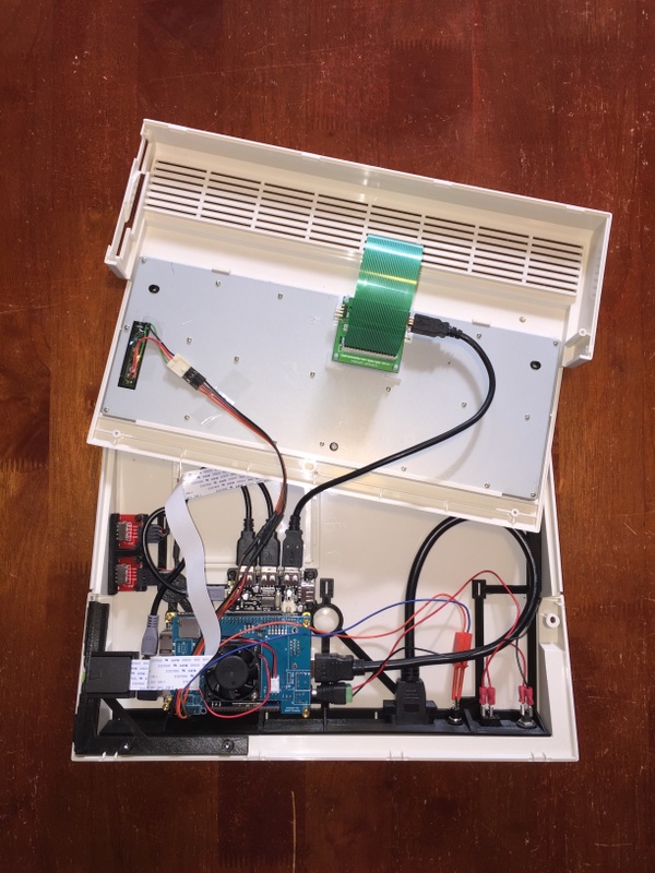 Hobbyist bouwt Amiga 600 op basis van fpga - Computer - .Geeks - Tweakers