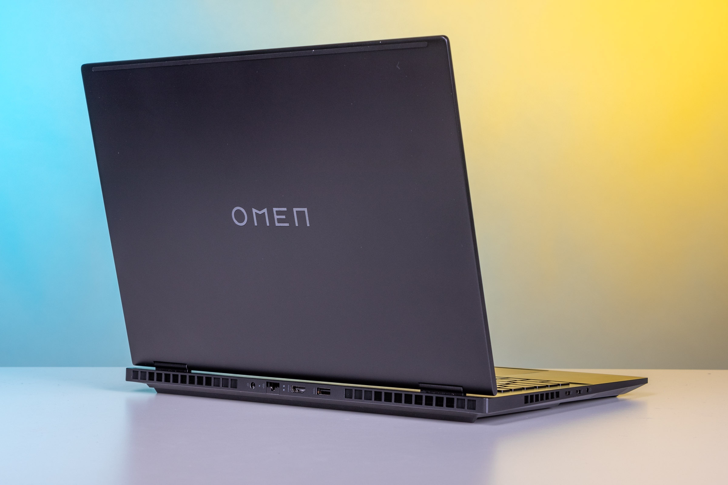 Gamelaptops met RTX 4070 en Intel HX-processor - Tweakers
