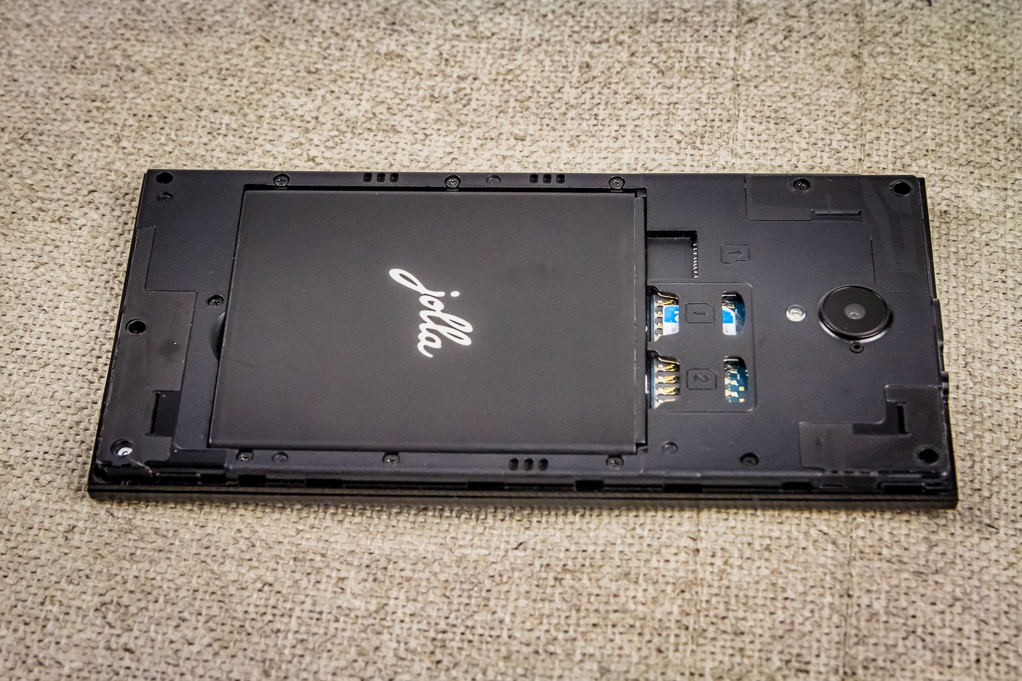 Jolla C met Sailfish OS Review - Tweakers