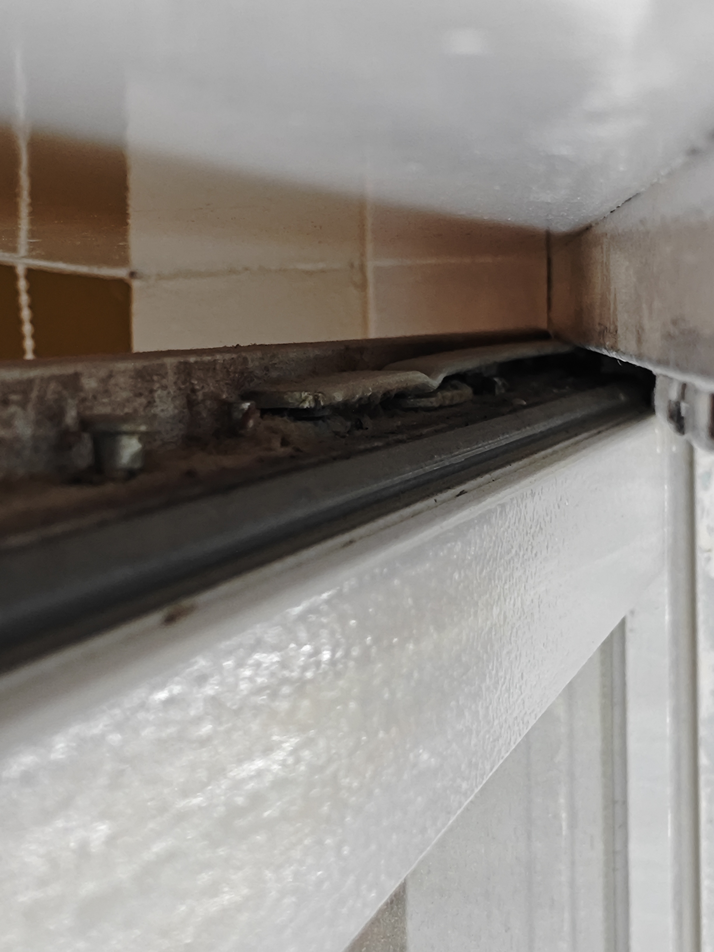 Kiep-kantel raam schaararm zit scheef - Bouwen en klussen - GoT