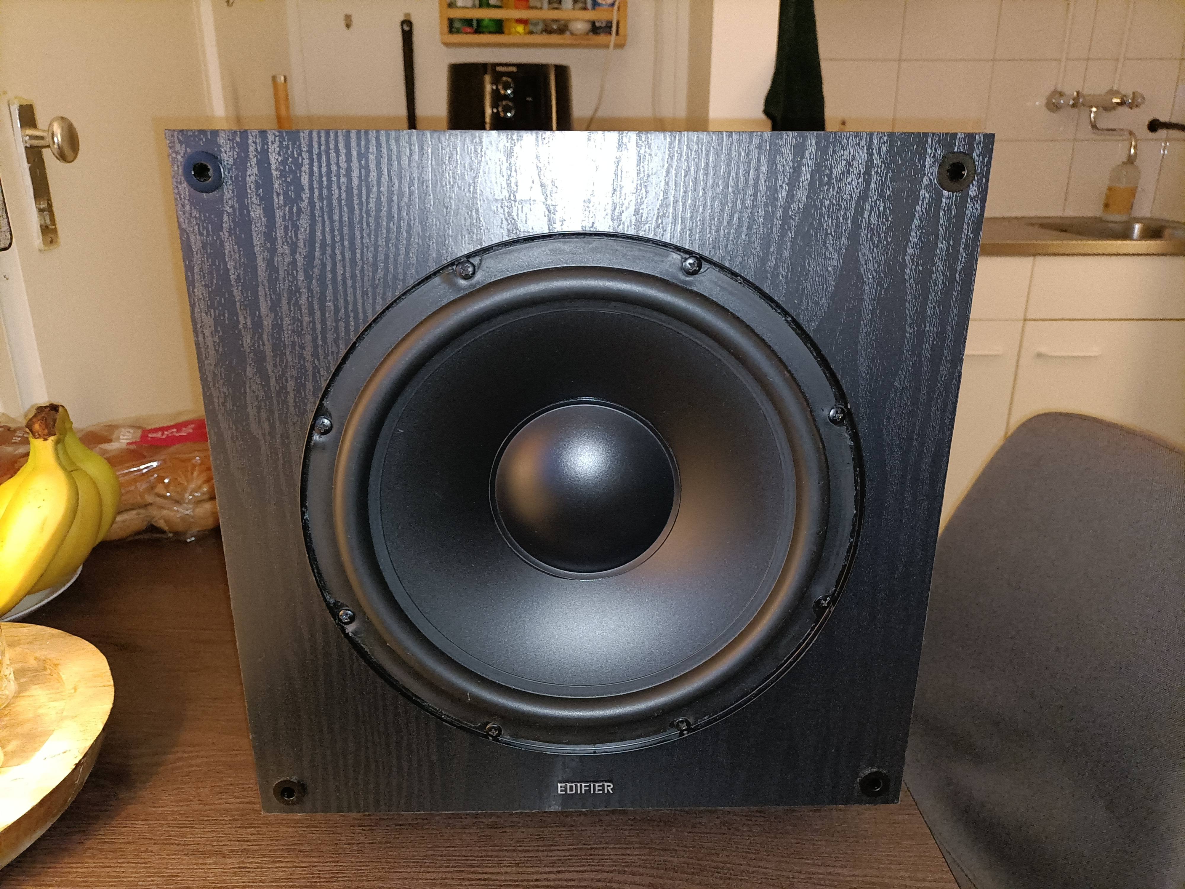 Subwoofer kort op z'n kop gelegen - Audio en hifi - GoT