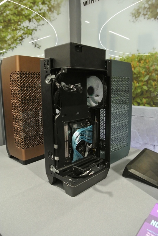 Cooler Master toont compacte NCore 100 Max-case met ruimte voor 4-slots ...