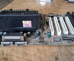 DFI PB61-V3 + Pentium III 550 + 640MB RAM aangeboden - Vraag & Aanbod ...