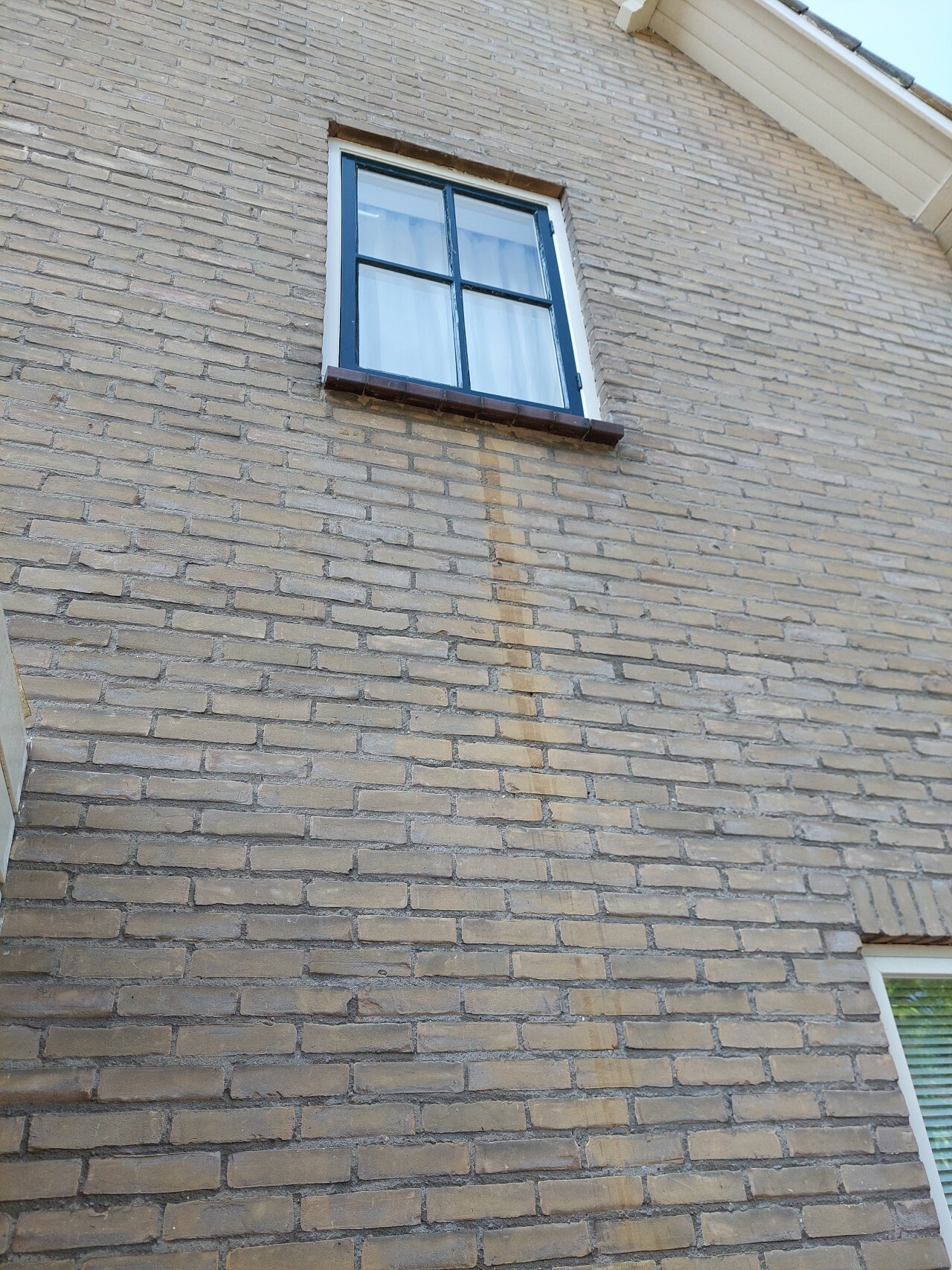 Raar spoor onder raam - Bouwen en klussen - GoT