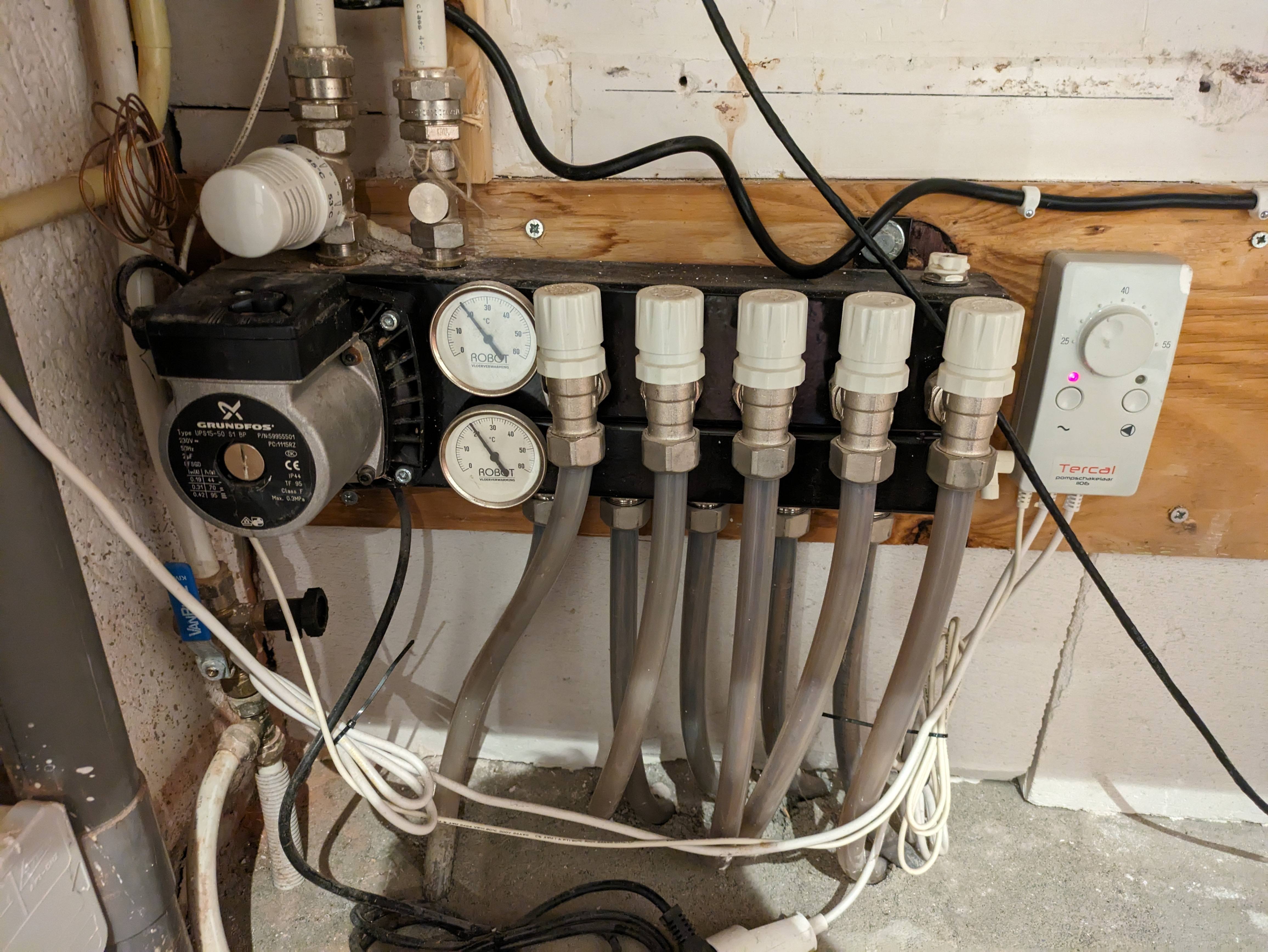 Vloerverwarmingverdeler vervangen bij overstap warmtepomp? - Duurzame energie en installaties - GoT