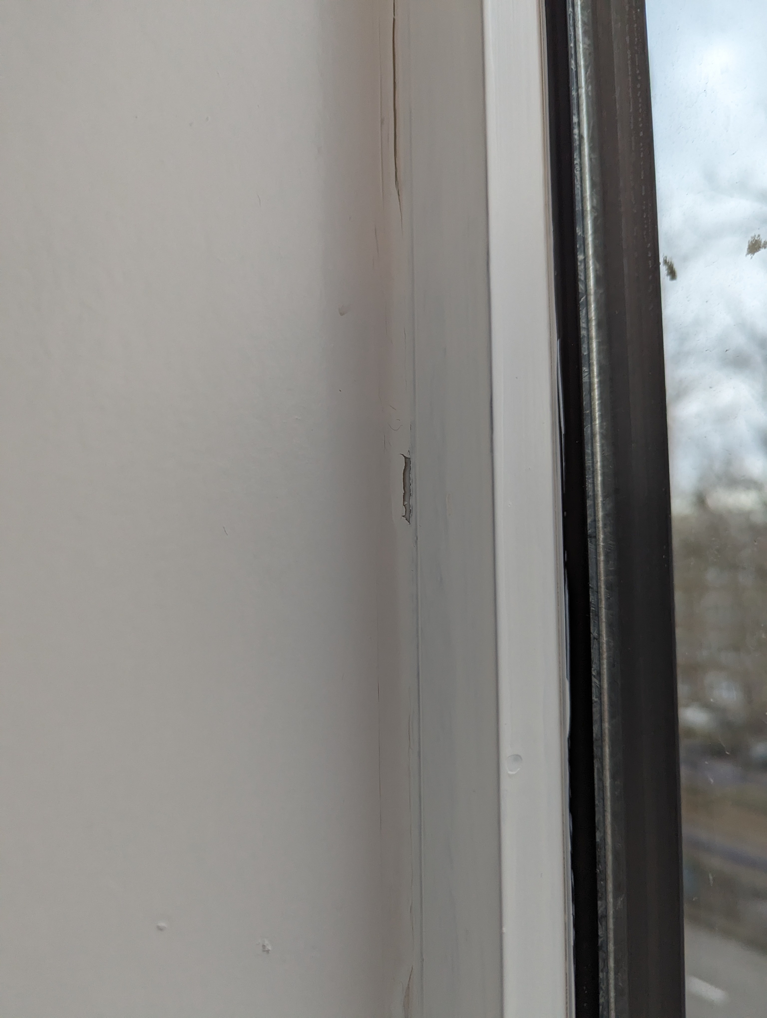 Afbladderende verf op pas geschilderde kozijnen - Bouwen en klussen - GoT