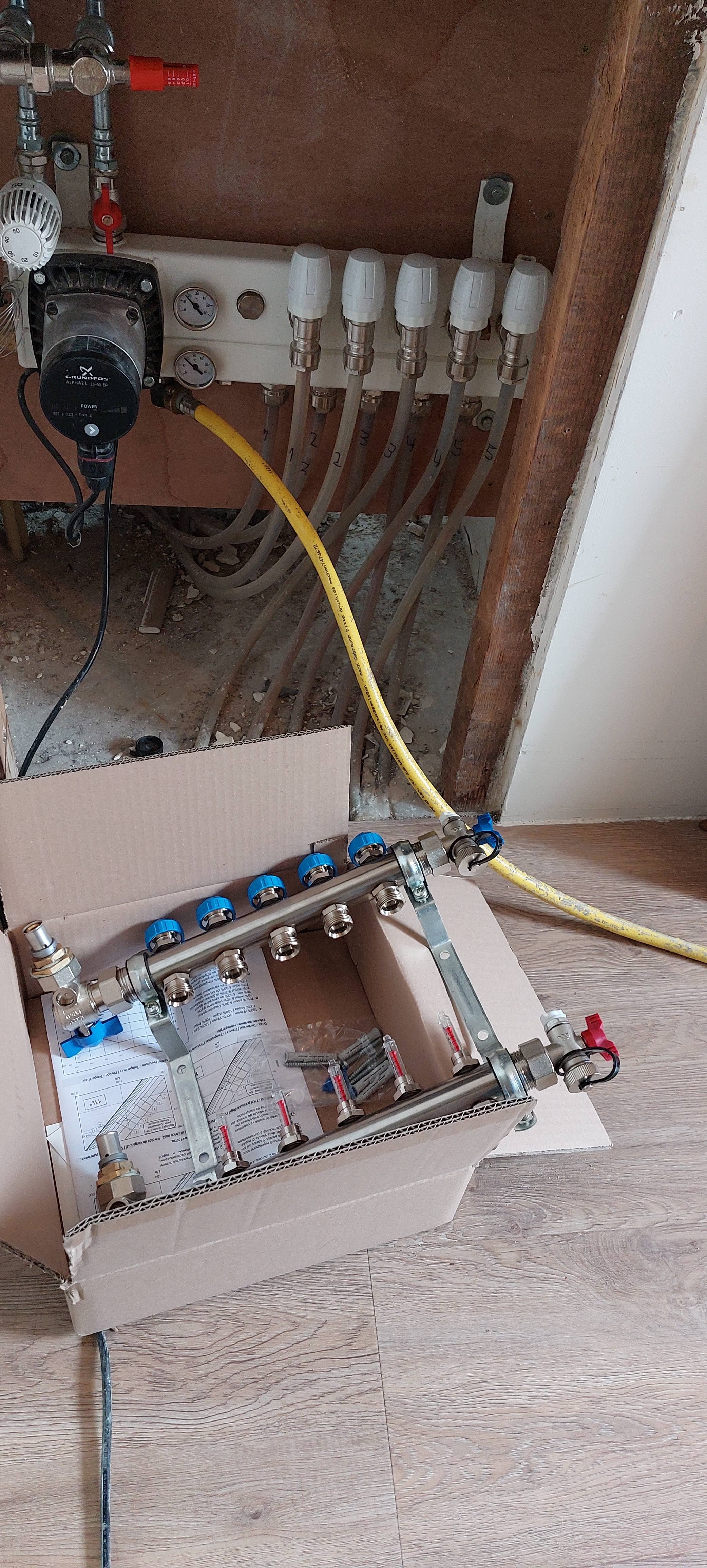 Vloerverwarming verdeler vervangen voor hybride warmtepomp? - Duurzame energie en installaties - GoT