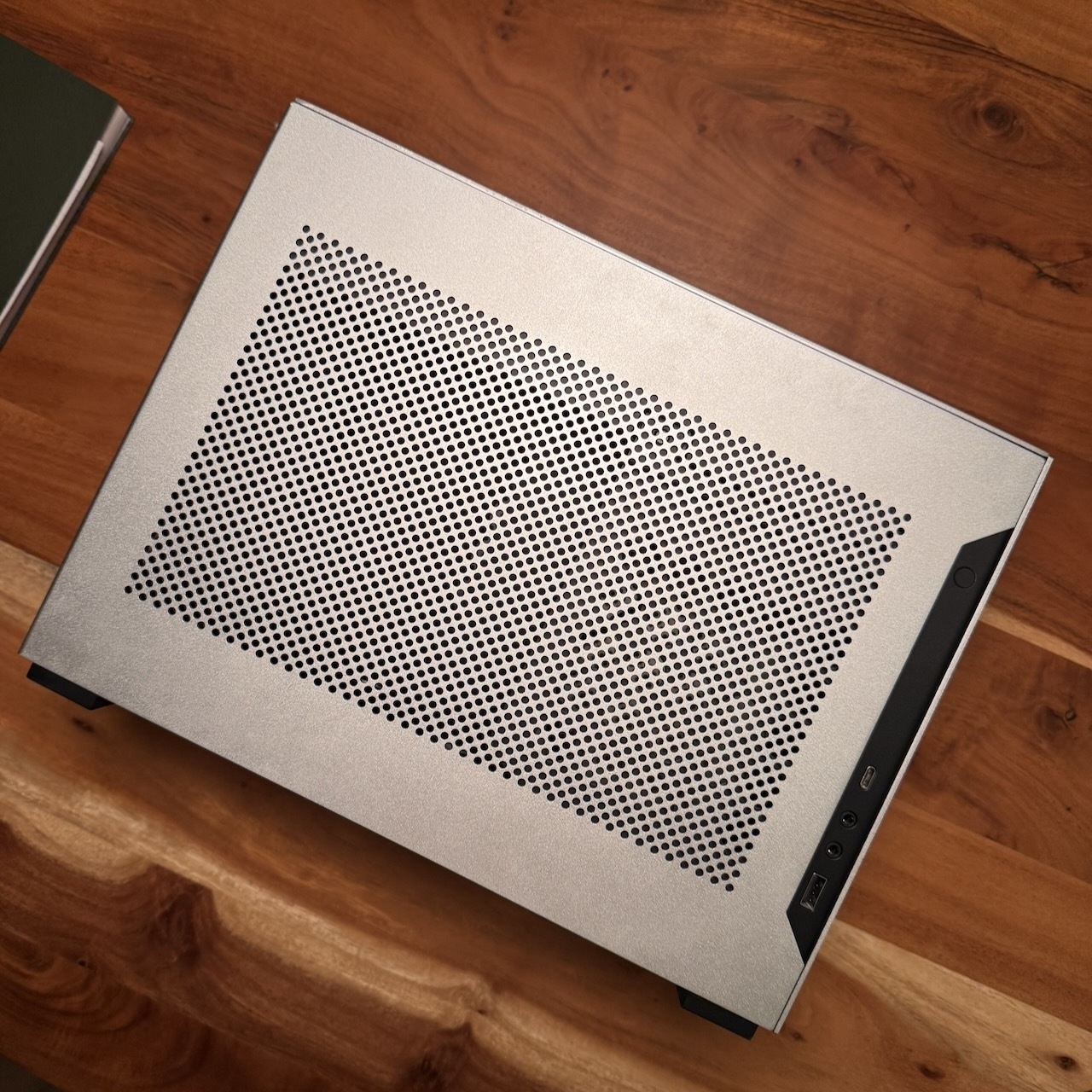 Lian Li A4-H2O (PCI-e 4.0 riser cable) Zilver aangeboden - Vraag ...