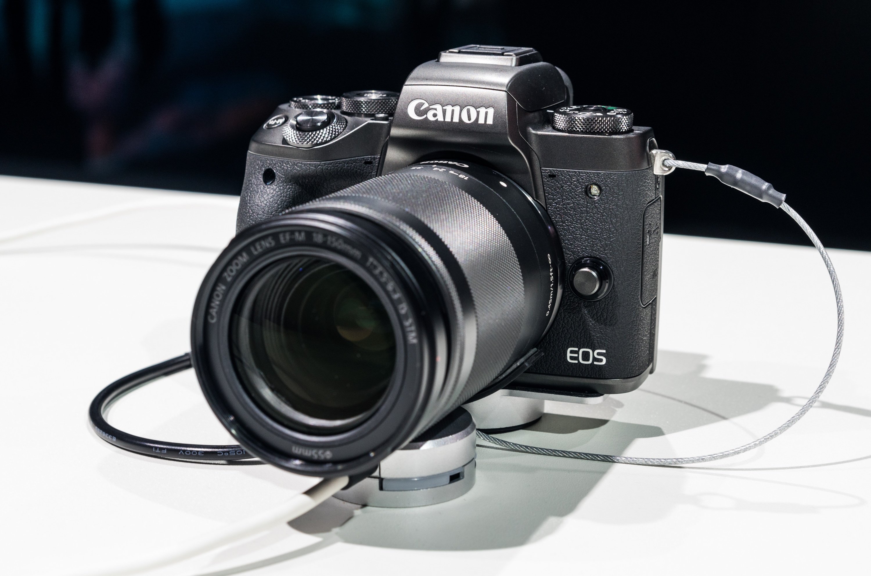 Canon EOS M5 Preview - Tweakers
