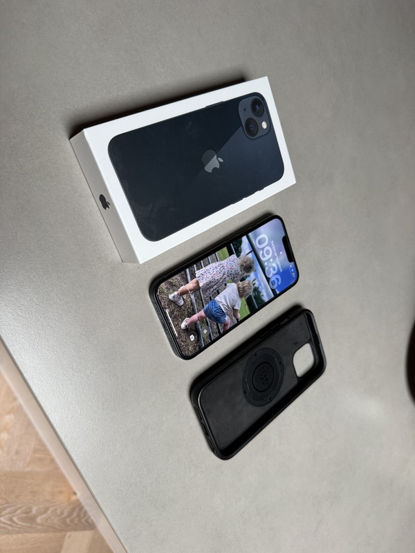 Apple iPhone 13, 256GB opslag Zwart + Quad Lock MAG case aangeboden ...