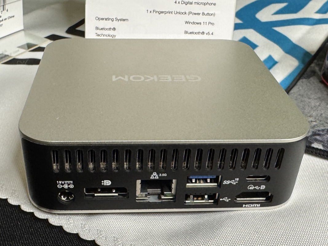 Geekom toont een van de eerste mini-pc's met Qualcomm Snapdragon X ...