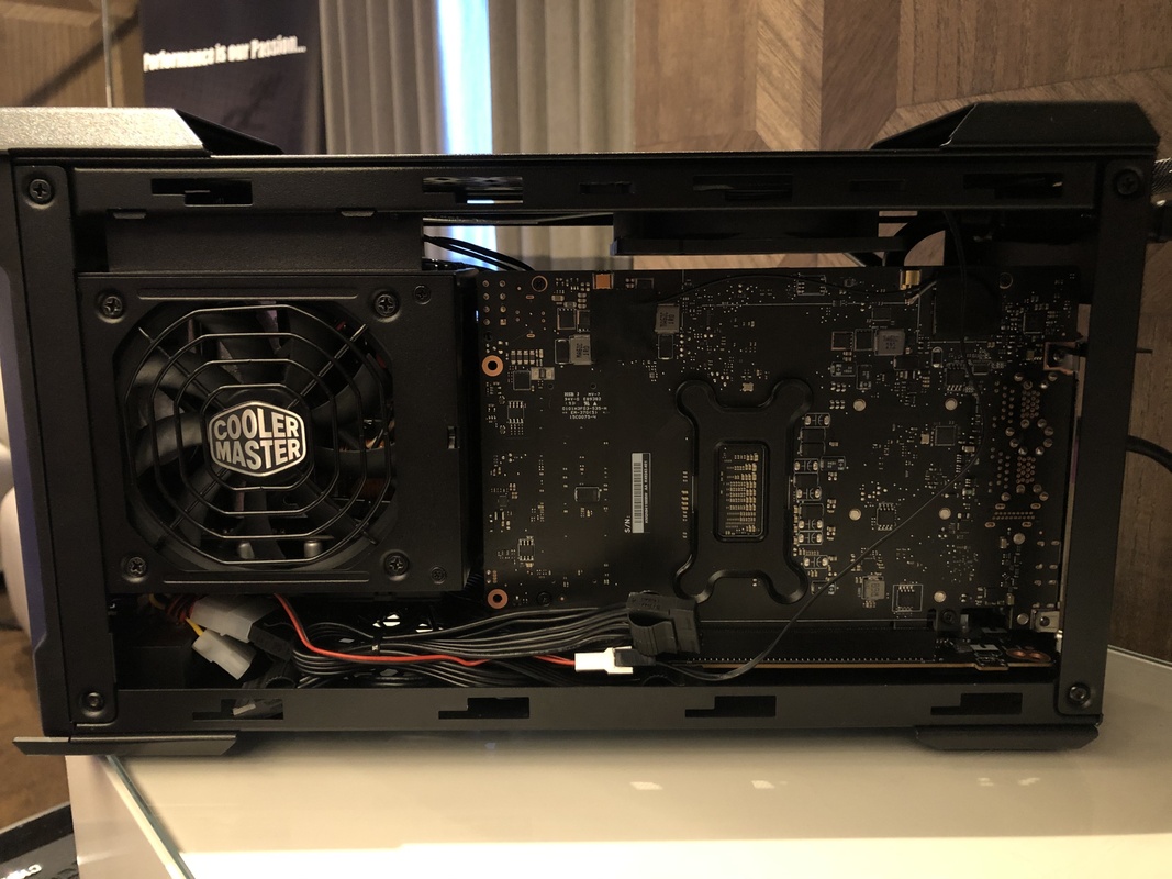 Cooler Master komt met NC100-behuizing voor NUC Element-kaarten - Computer - Nieuws - Tweakers