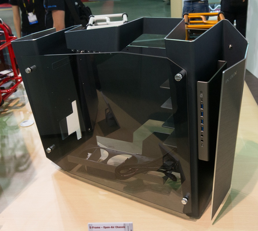 InWin toont opvallende behuizingen op Computex - Tweakers