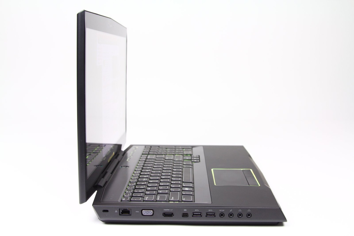 Alienware M17x R3: spacelaptop met HD 6990M - Gallery en specificaties ...