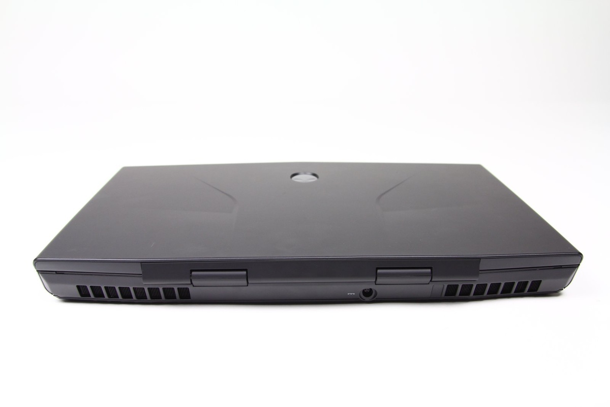 Alienware M17x R3: spacelaptop met HD 6990M - Gallery en specificaties ...