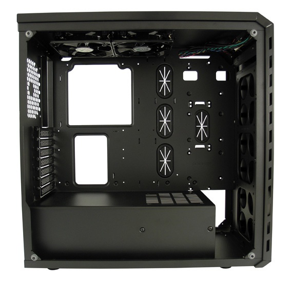 LC-Power introduceert behuizing met volledig doorzichtige zijpanelen ...