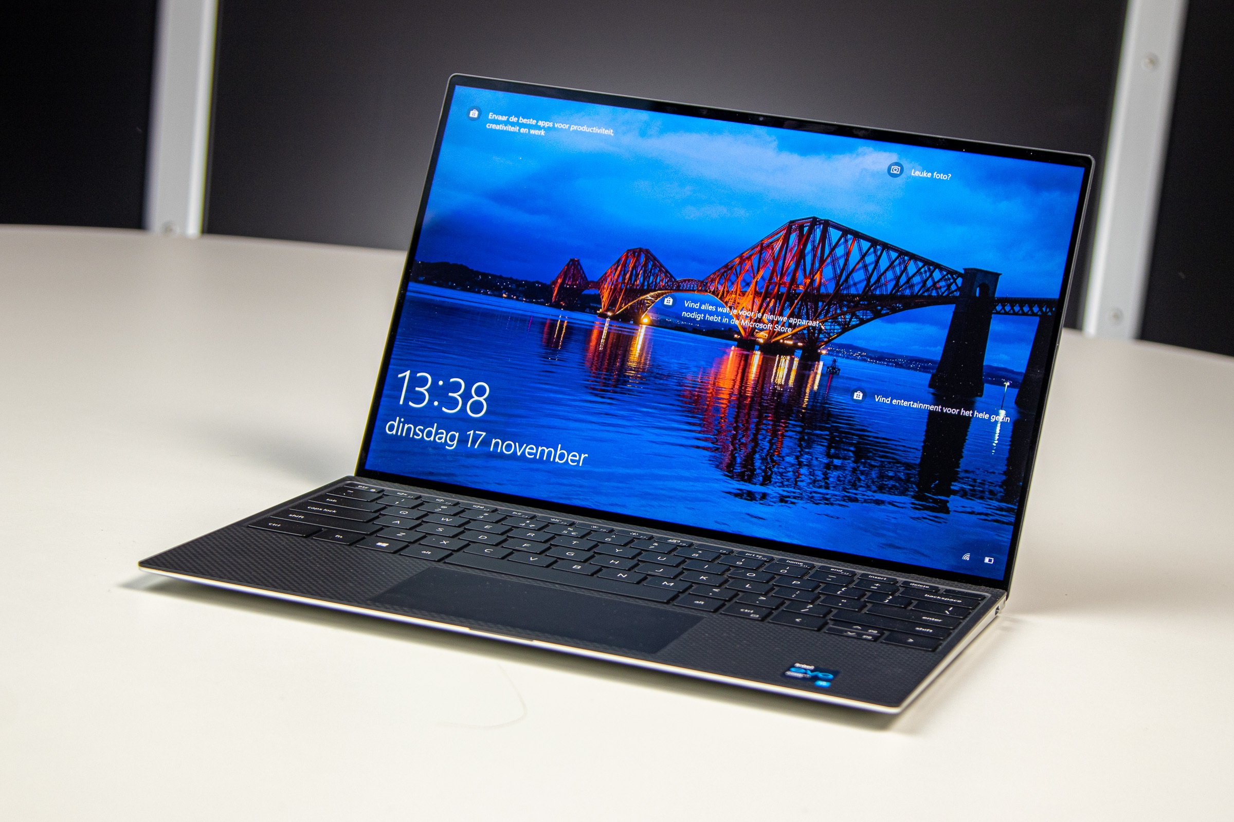 ASUS ZenBook Flip versus Dell XPS 13 - Review - Tweakers