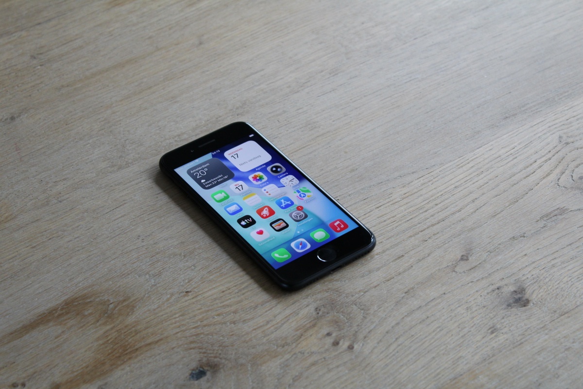 Apple iPhone SE (2022), 64GB opslag Zwart aangeboden - Vraag & Aanbod ...