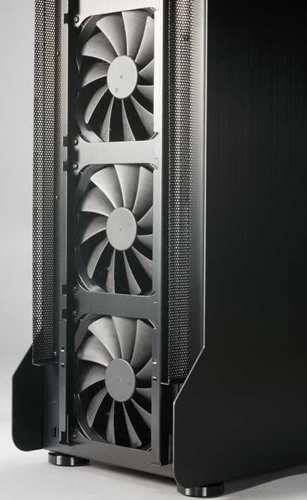 Lian Li TYR PC-X2000B - Kenmerken - Tweakers