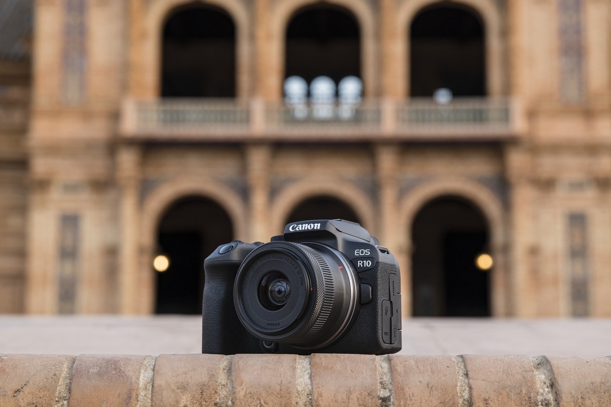 Canon introduceert EOS R7- en R10-camera's met APS-C-sensor - Tweakers