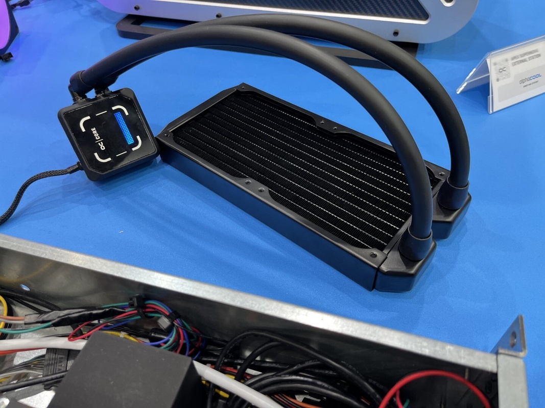 Alphacool toont modulaire Apex Pro Skeleton-case met richtprijs rond ...