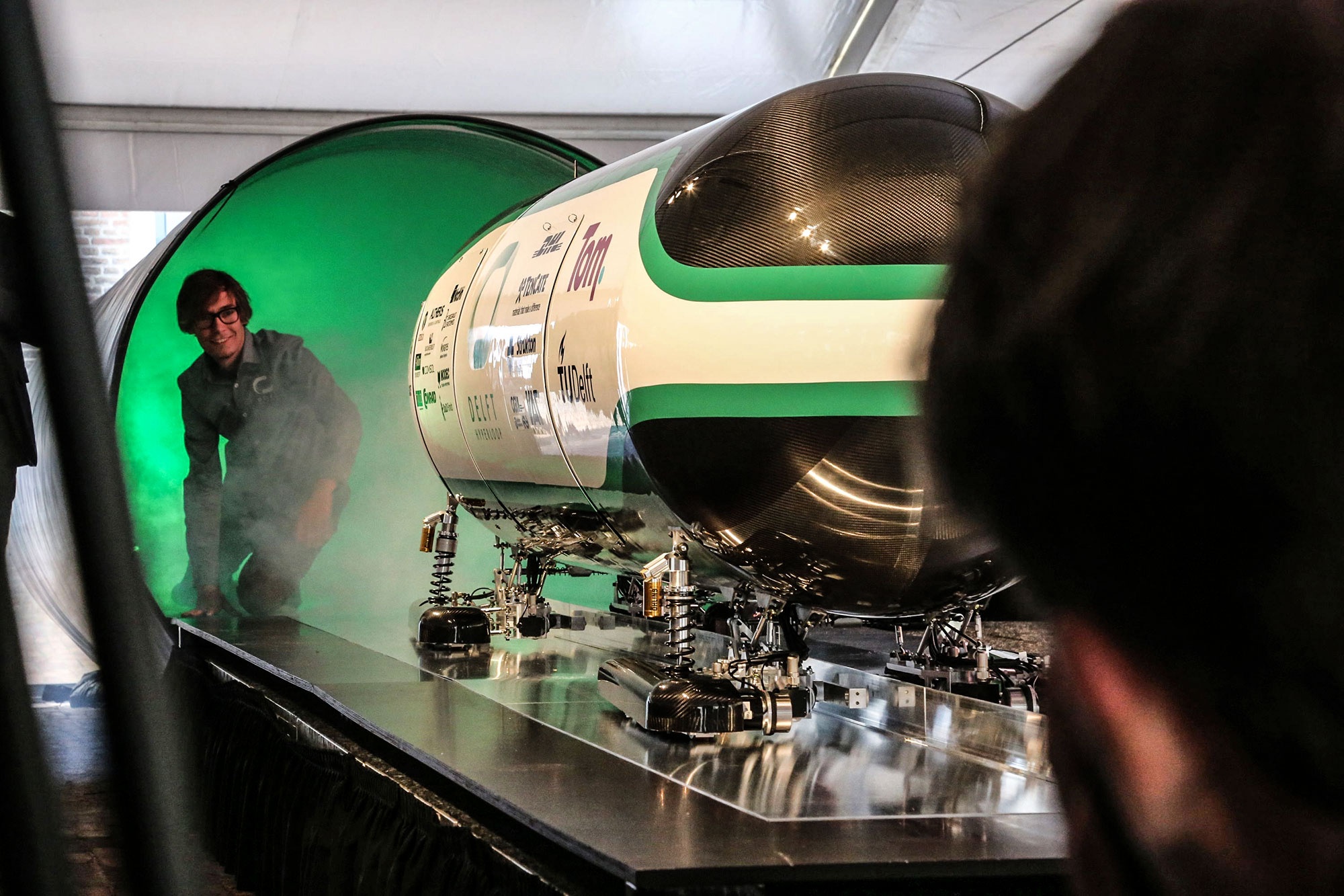 TU Delft presenteert Hyperloop-capsule - update - IT Pro - Nieuws - Tweakers