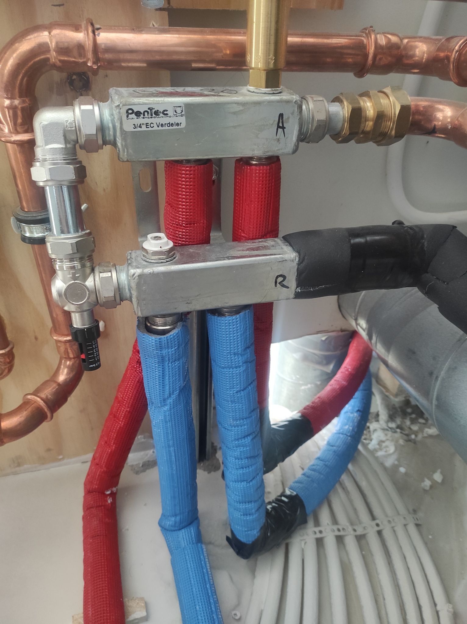 Vloerverwarmingverdeler vervangen bij overstap warmtepomp? - Duurzame energie en installaties - GoT