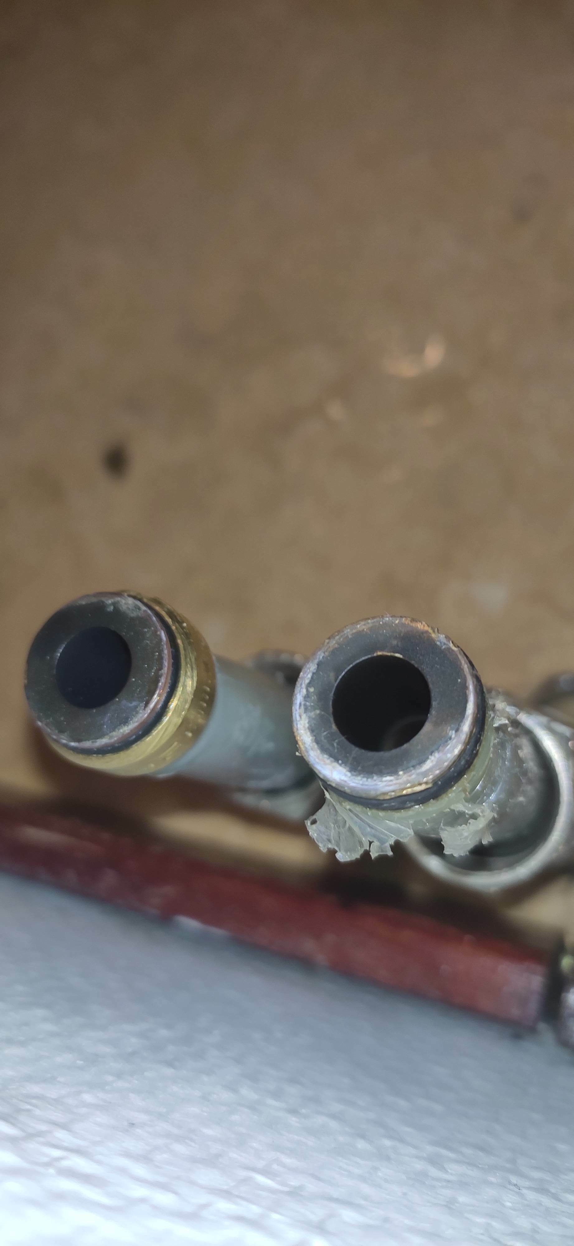 Lekkage bij leiding naar Radiator, goedkope reparatie - Duurzame ...